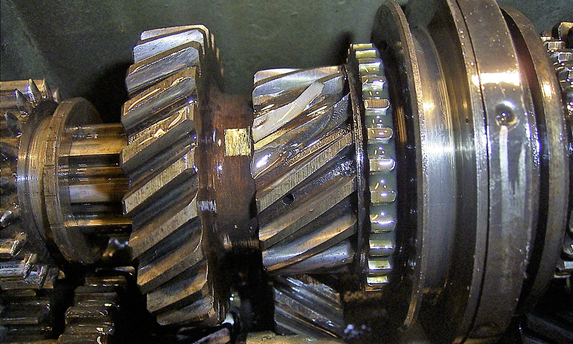 Traction Avant repair 3-speed gearbox with 2 broken teeth on 2nd gear ...